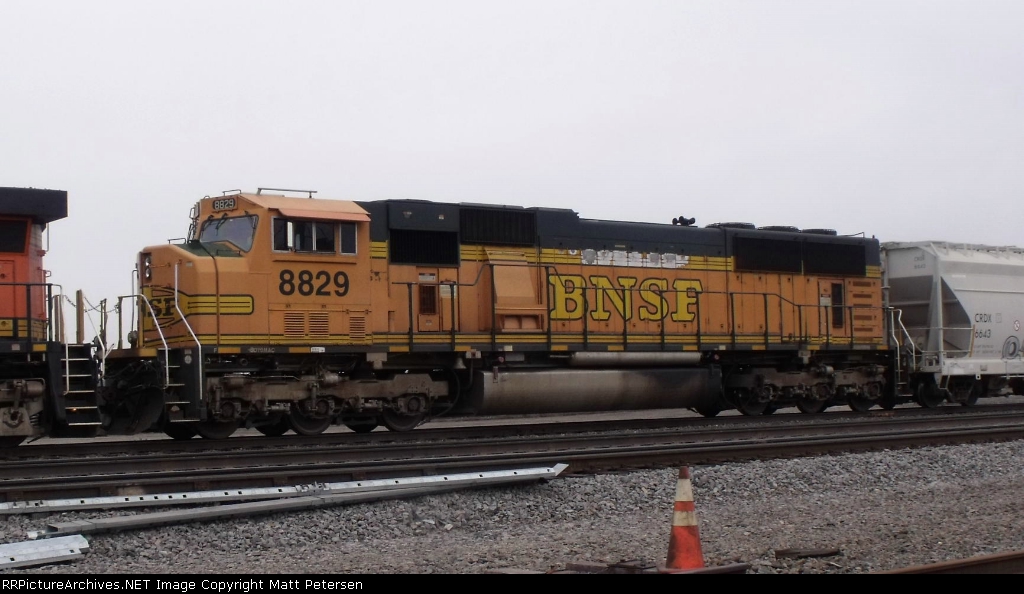 BNSF 8829